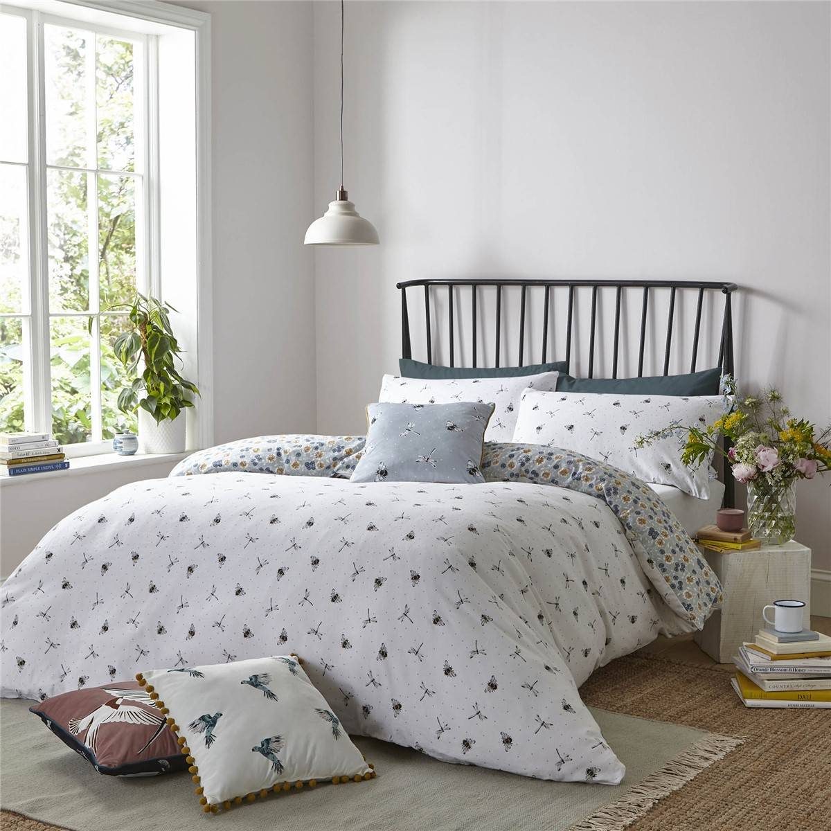 Fat Face Bedtime Bees White Bedset | Buy Online Here - Portmeirion Online