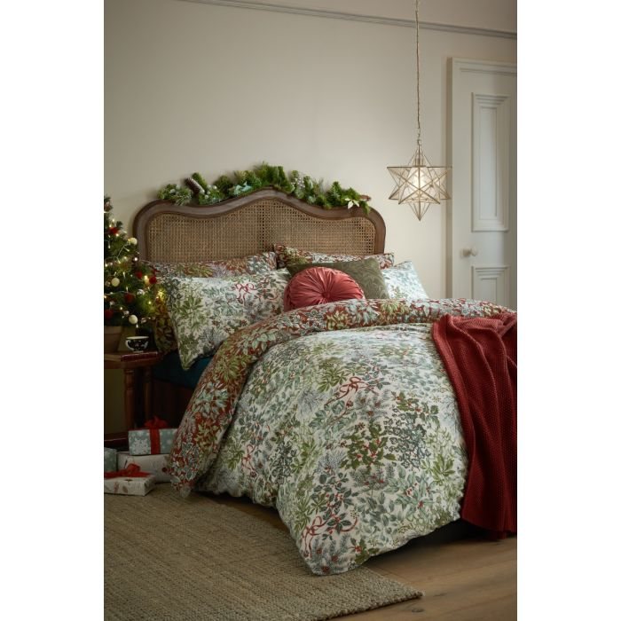 Laura Ashley Crossdale Christmas Berries Bedding | At Portmeirion ...