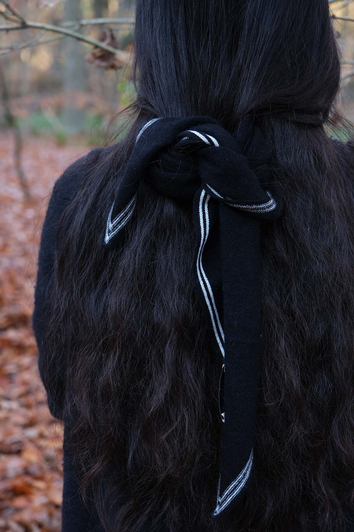 Oats & Rice Bronte Spindle-shaped Knitted Cashmere Scarf Ebony Black ...
