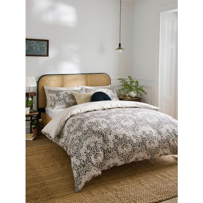 William Morris At Home Michaelmas Daisy Linen Bedding - Portmeirion Online