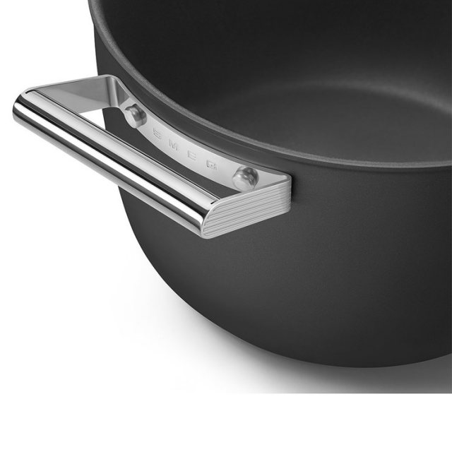 SMEG Casserole Pan 26cm and Lid | At Portmeirion Online - Portmeirion ...